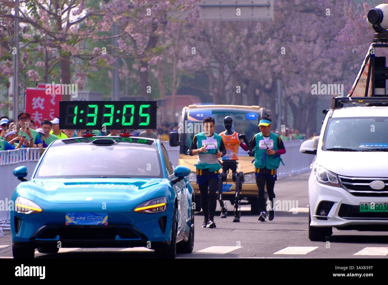 The world's first humanoid robot half-marathon kicks off in Beijing ...