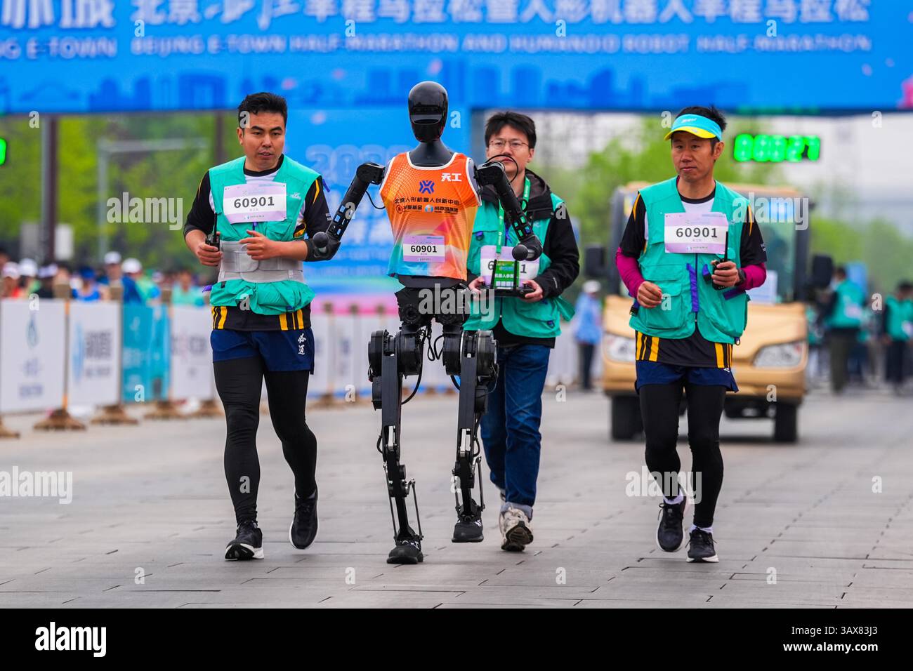 The world's first humanoid robot half-marathon kicks off in Beijing ...