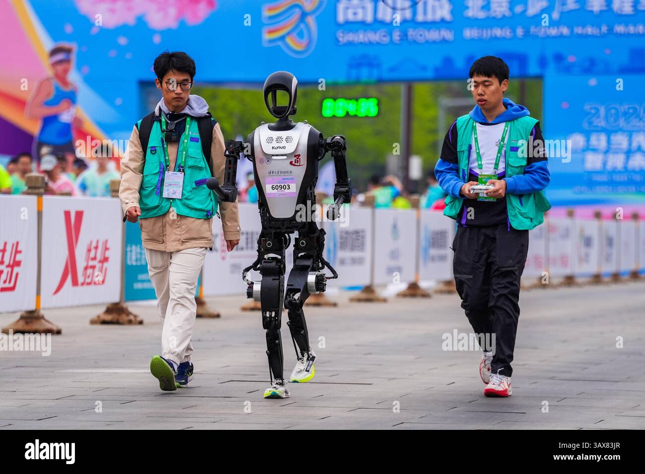 The world's first humanoid robot half-marathon kicks off in Beijing ...