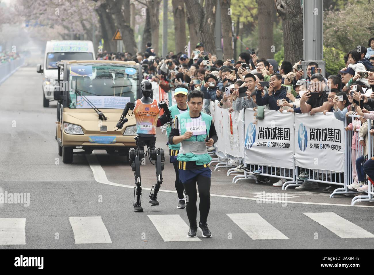 The world's first humanoid robot half-marathon kicks off in Beijing ...