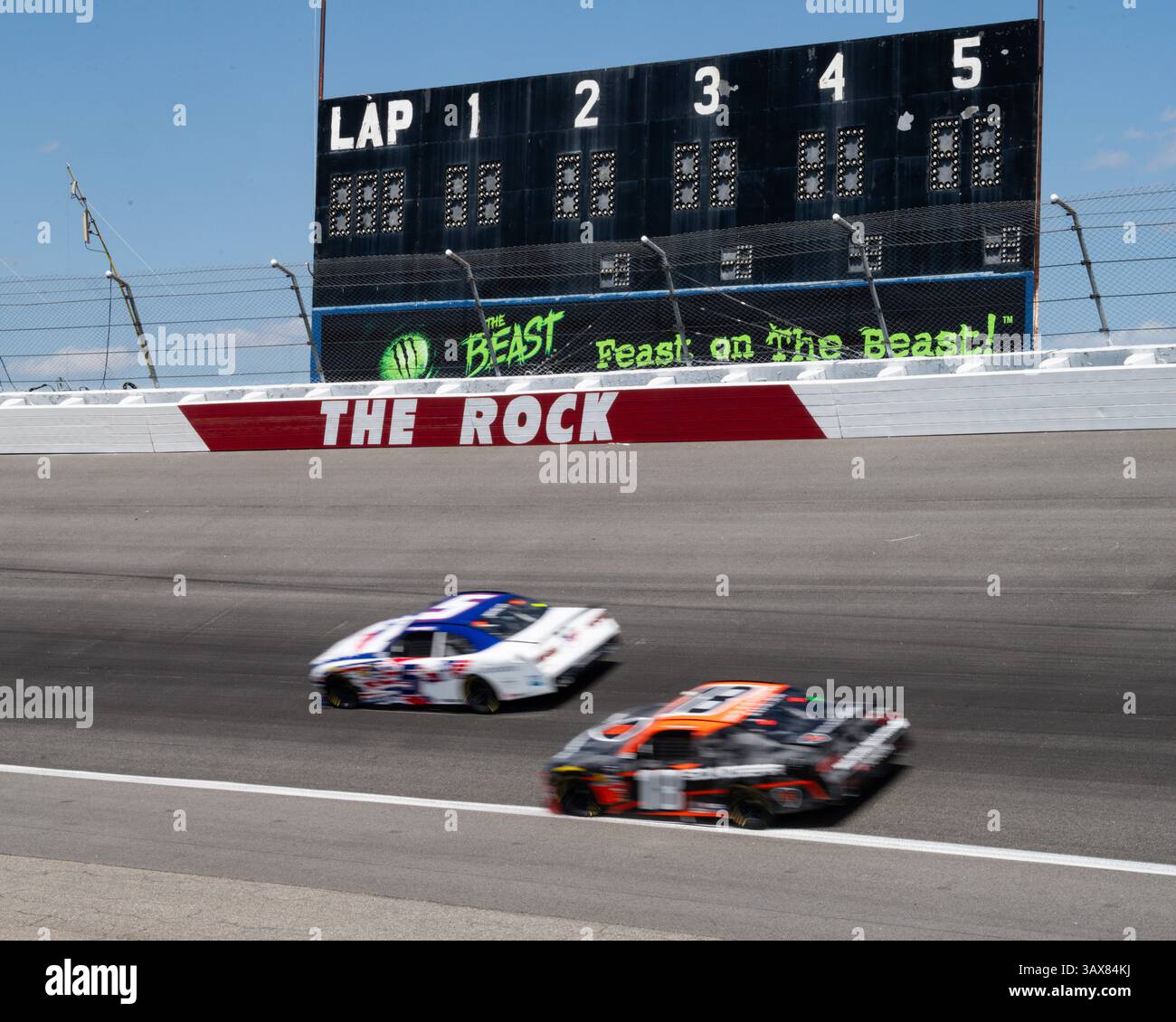 Cars run during nascar hi-res stock photography and images - Alamy