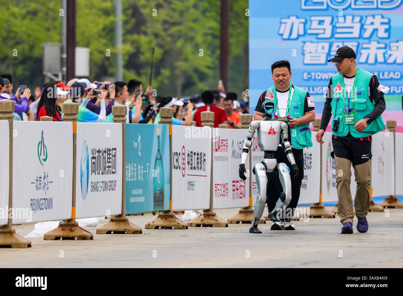 The world's first humanoid robot half-marathon kicks off in Beijing ...