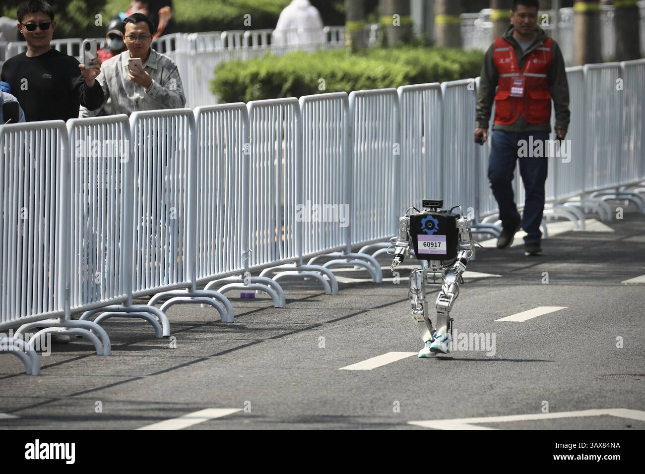 The world's first humanoid robot half-marathon kicks off in Beijing ...