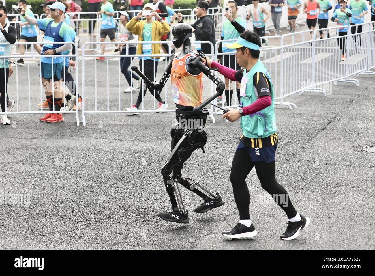 The world's first humanoid robot half-marathon kicks off in Beijing ...