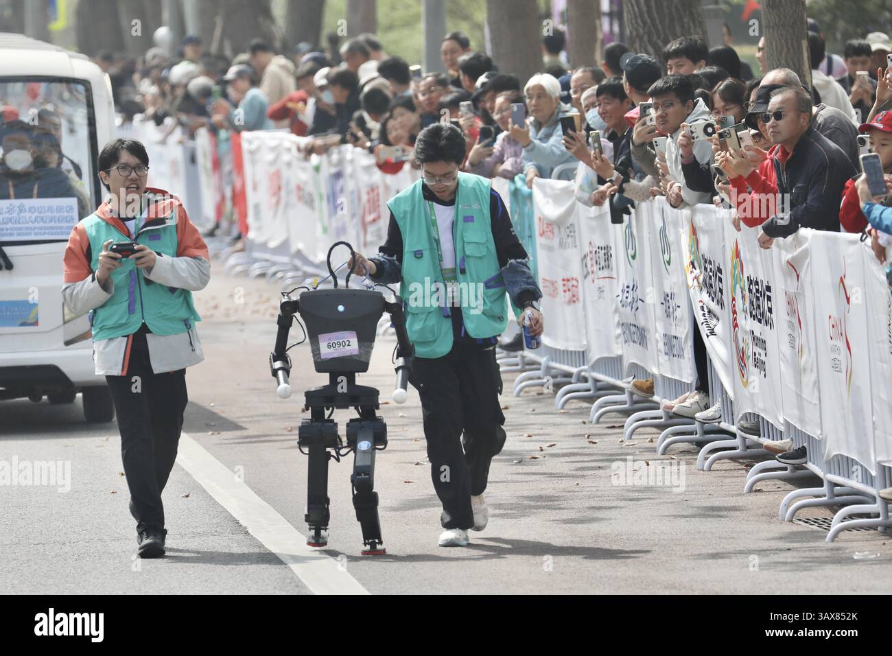 The world's first humanoid robot half-marathon kicks off in Beijing ...