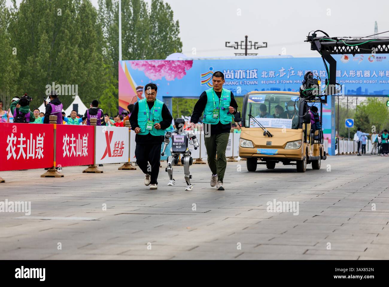 The world's first humanoid robot half-marathon kicks off in Beijing ...