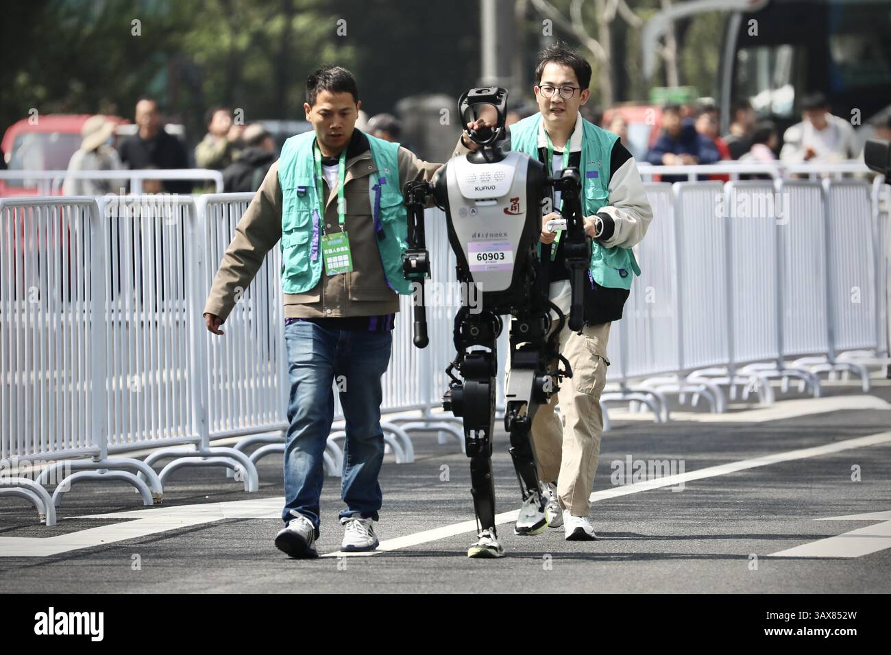 The world's first humanoid robot half-marathon kicks off in Beijing ...
