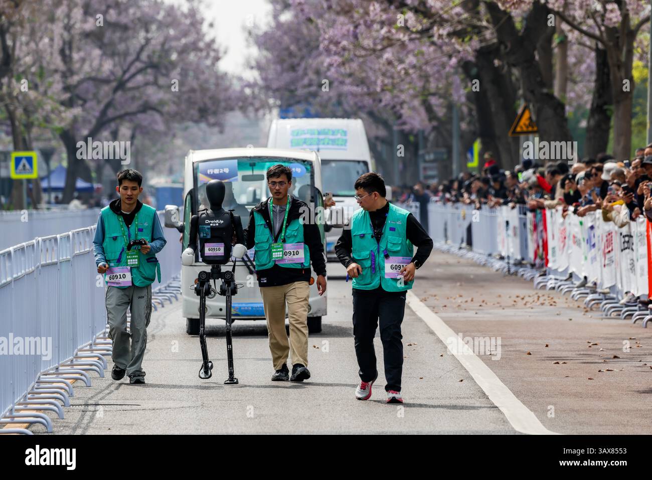 The world's first humanoid robot half-marathon kicks off in Beijing ...