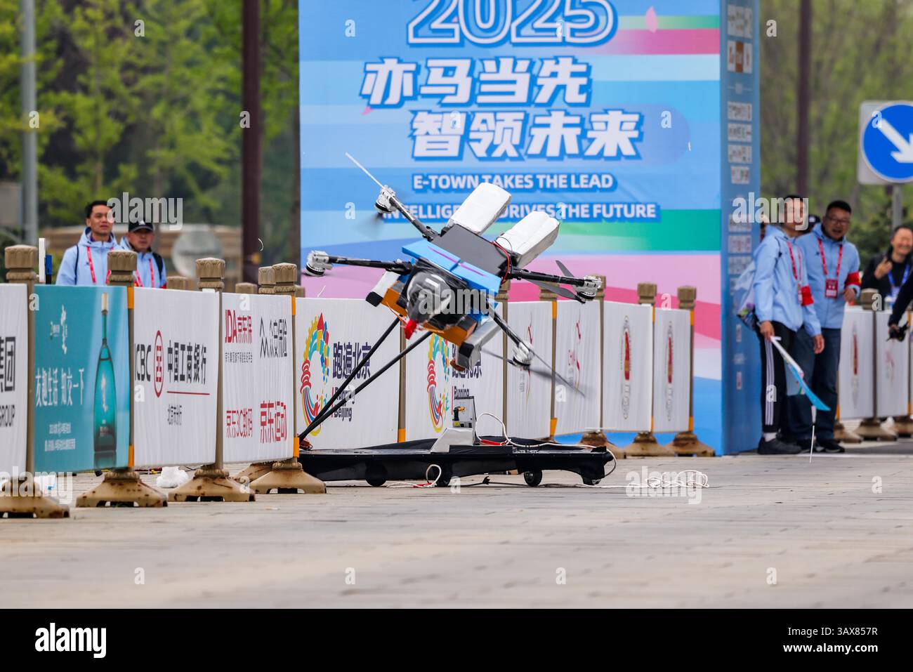 The world's first humanoid robot half-marathon kicks off in Beijing ...