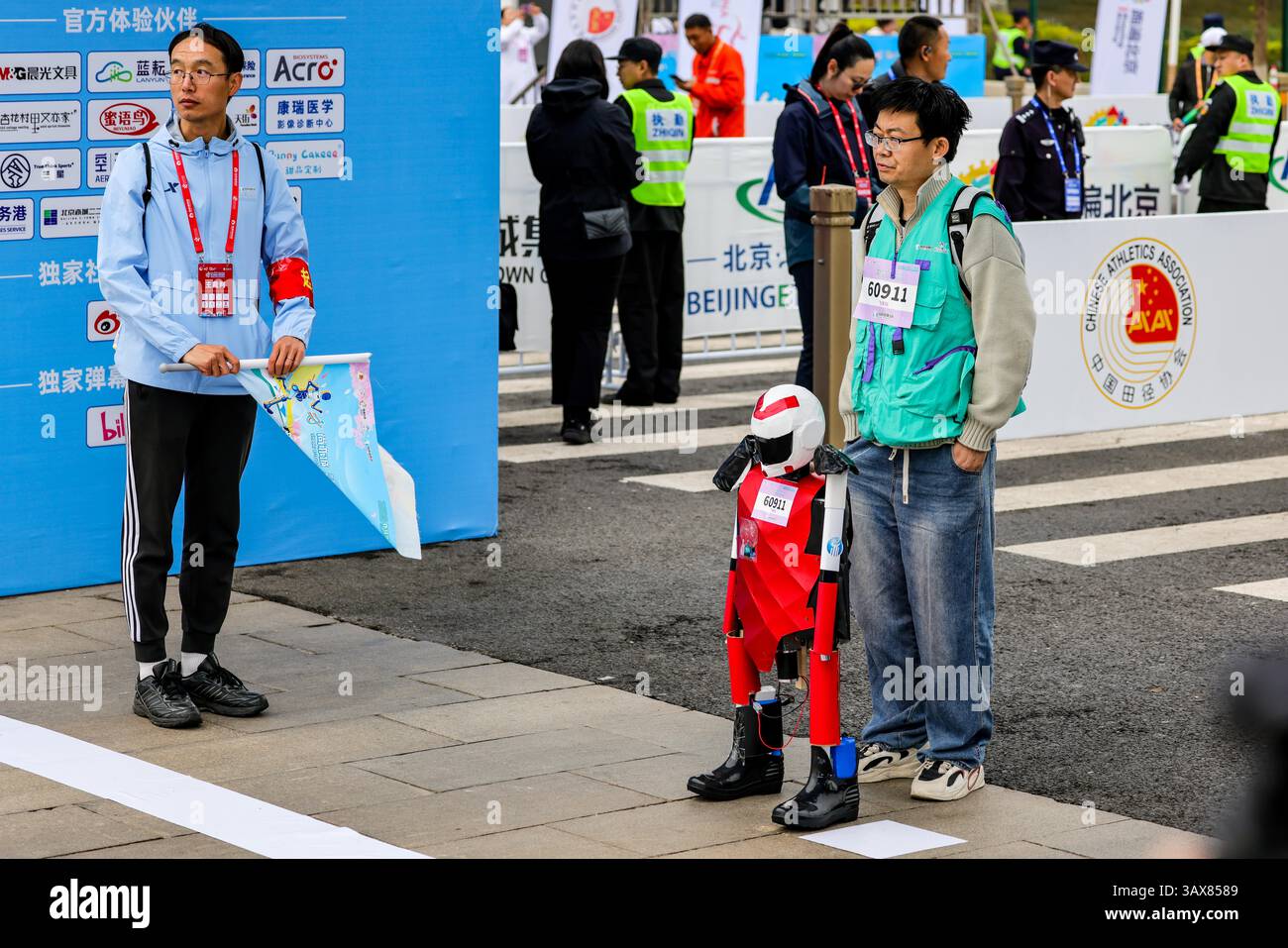 The world's first humanoid robot half-marathon kicks off in Beijing ...