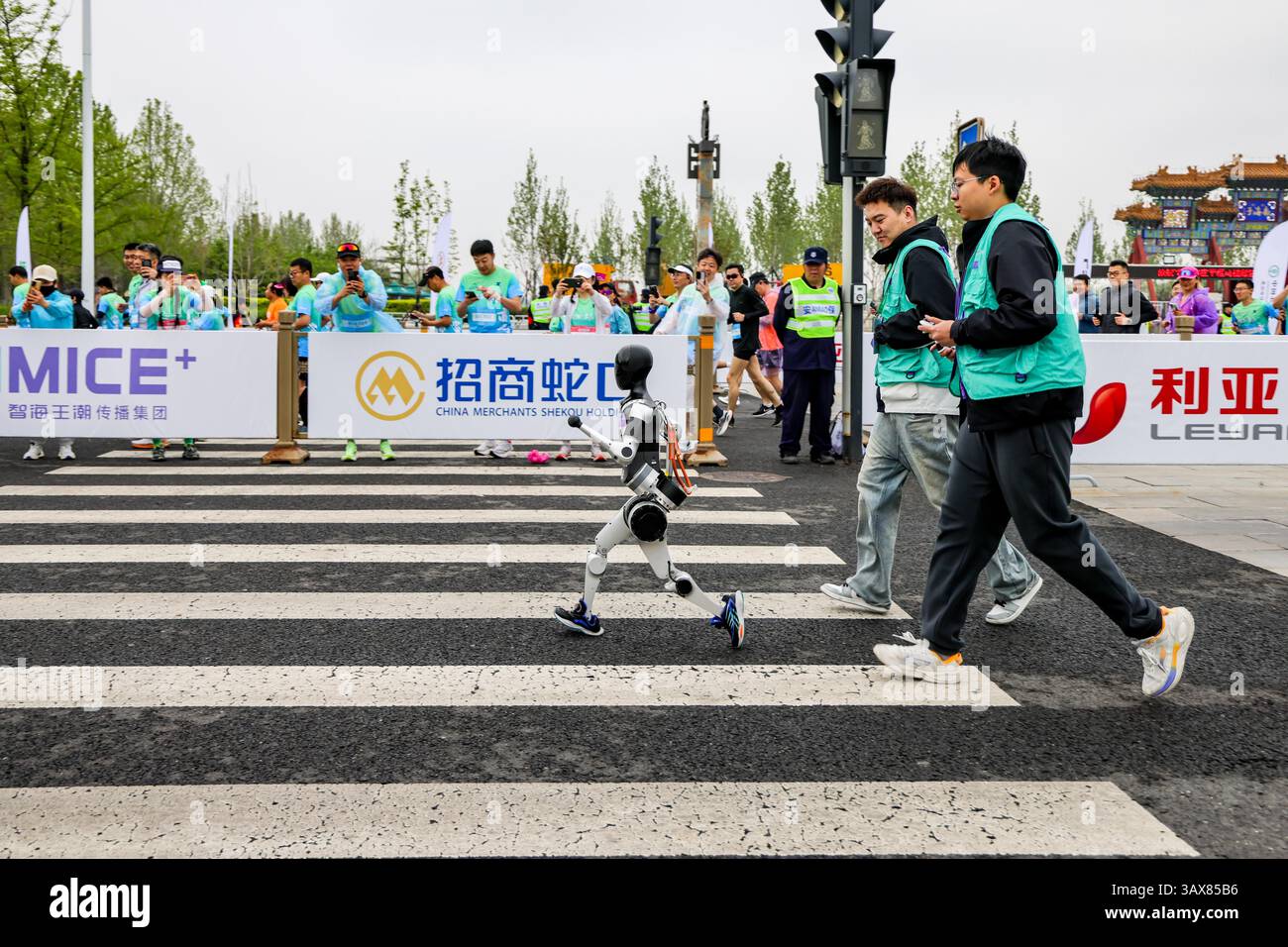 The world's first humanoid robot half-marathon kicks off in Beijing ...