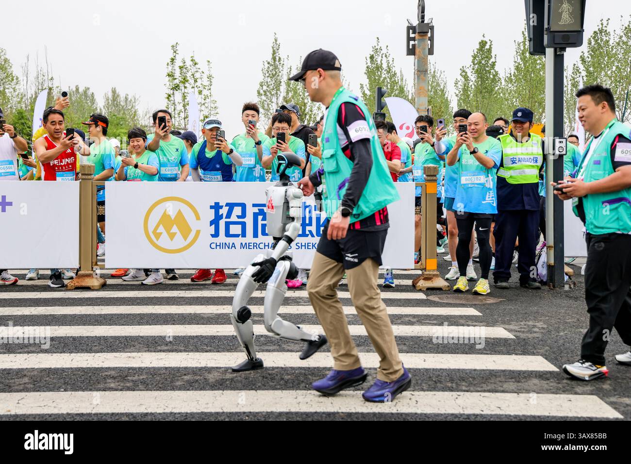 The world's first humanoid robot half-marathon kicks off in Beijing ...