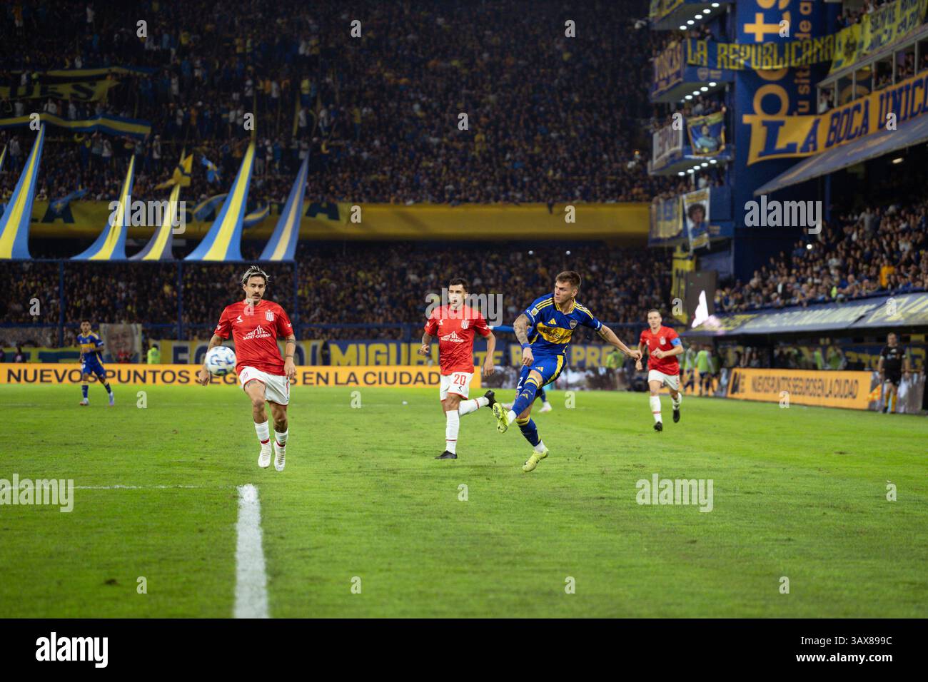 Kevin Zenón (R) of Boca Juniors and Gabriel Neves (L) of Estudiantes de ...