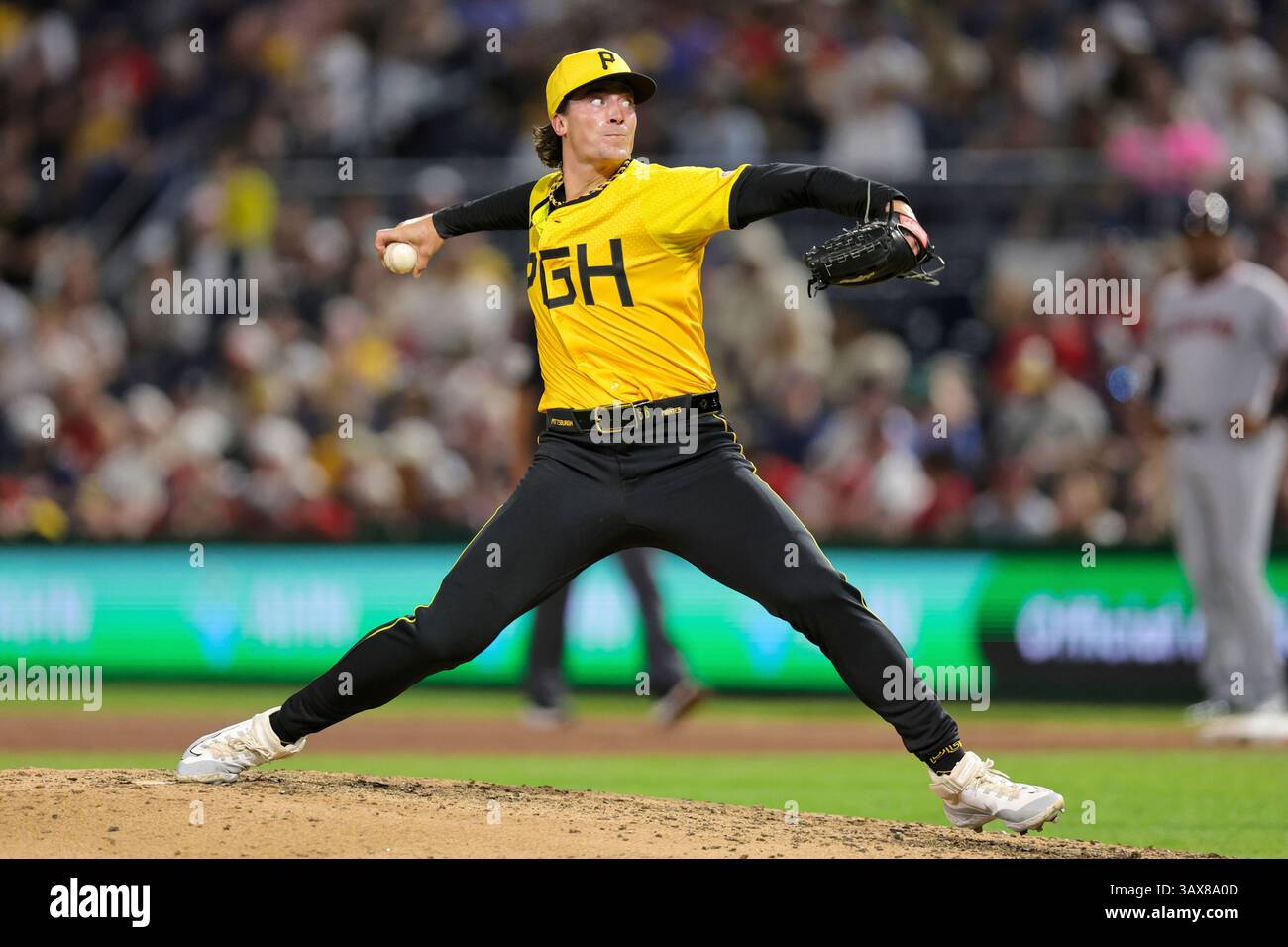 PITTSBURGH, PA - APRIL 18: Pittsburgh Pirates relief pitcher Kyle ...