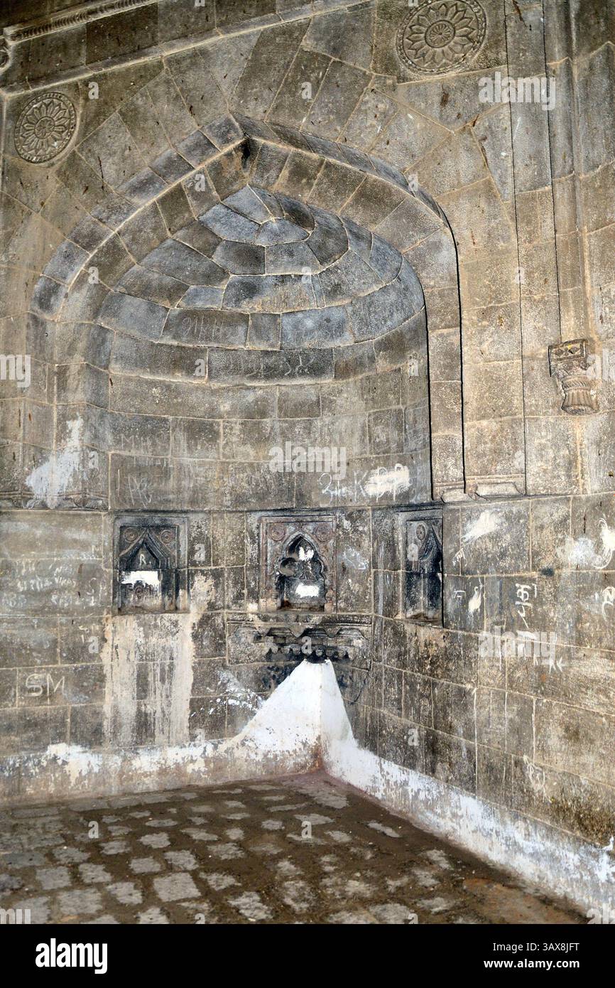Carving details on the inner wall of the tombs, Bagh Rauza complex ...