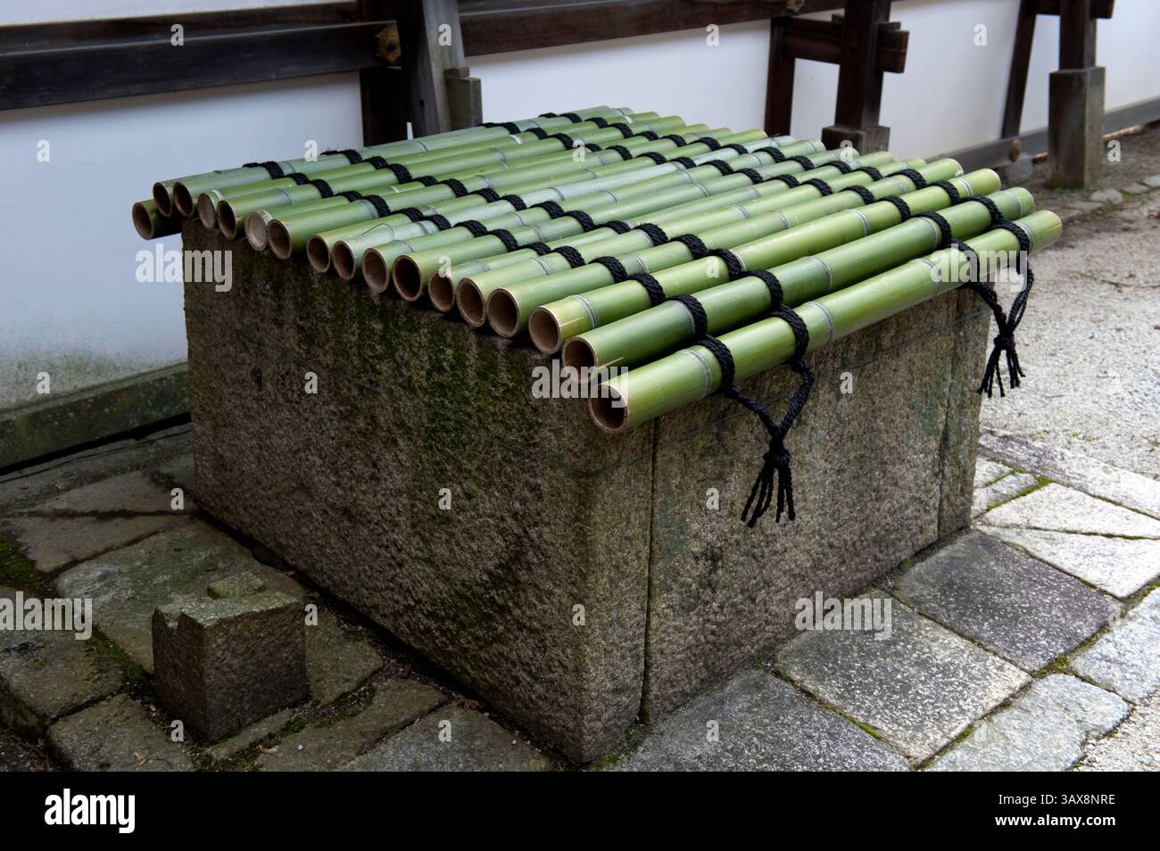 Green bamboo well cover hi-res stock photography and images - Alamy