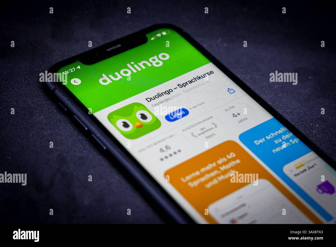 Apple App Store auf einem iPhone. Allseits beliebte Apps. Duolingo ...