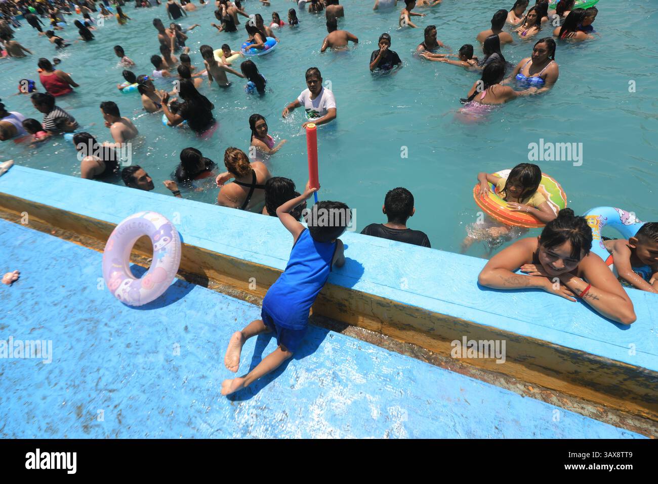 Mexico City, Mexico. 19th Apr, 2025. People attend the Balneario ...