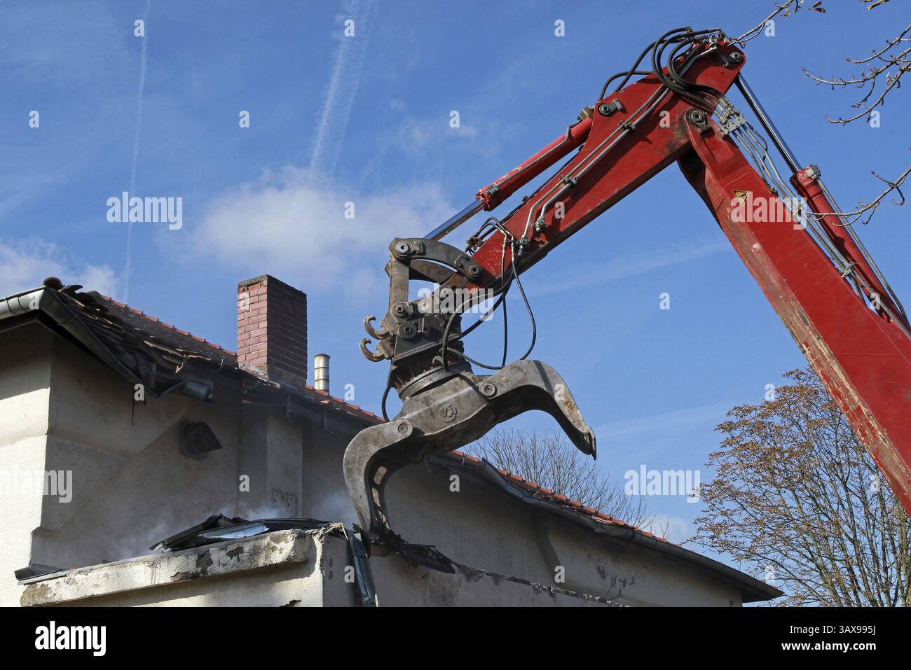 Excavator arm breaking building wall hi-res stock photography and ...