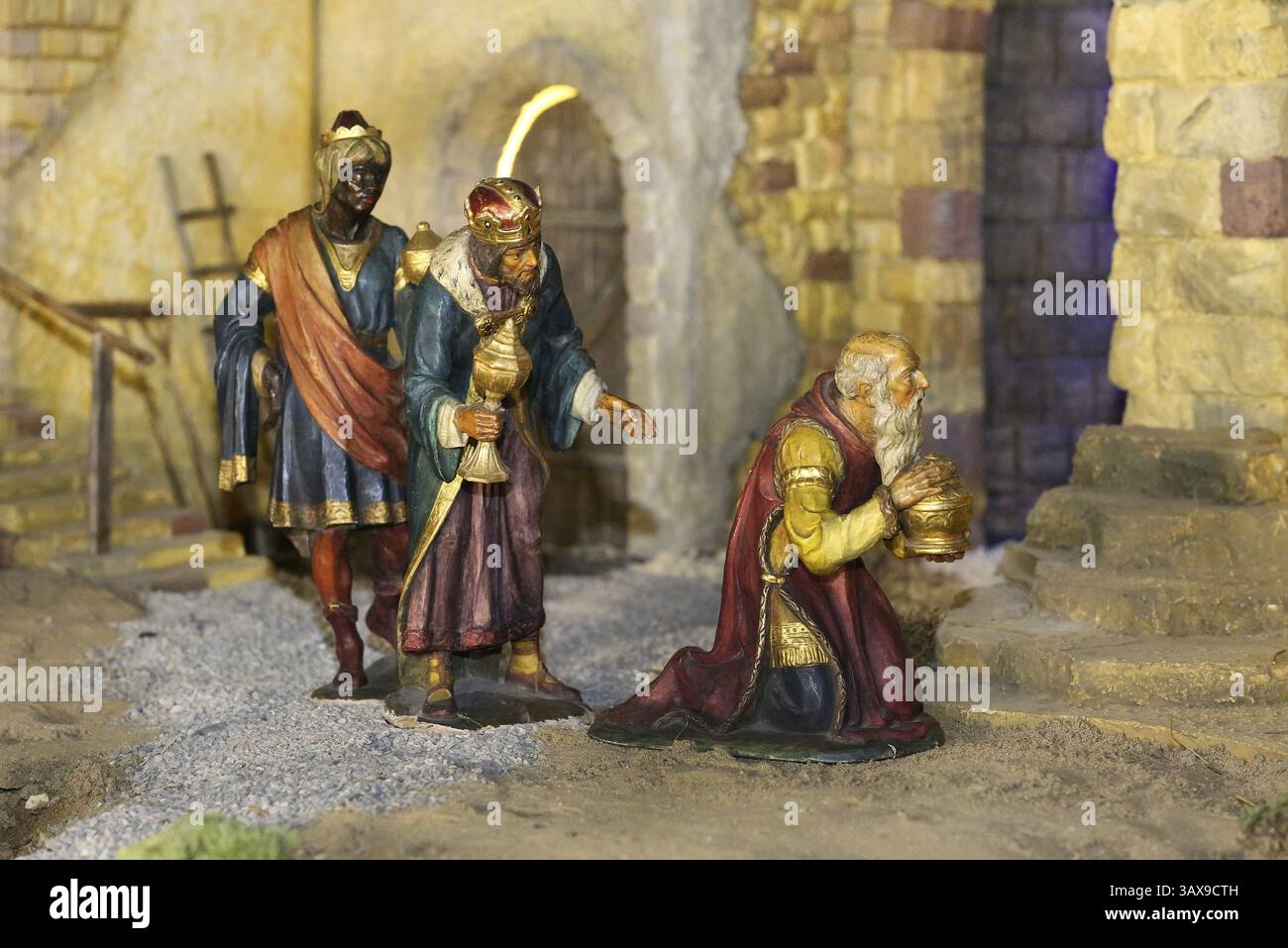 Three human figures hi-res stock photography and images - Alamy