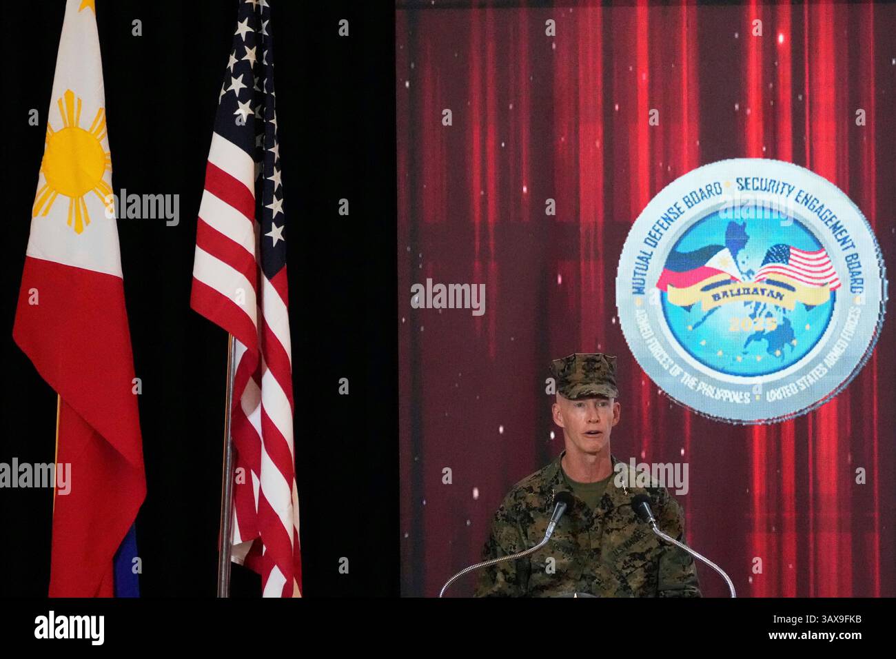 US Marines Lieutenant General James Glynn, commander of the US Marines ...