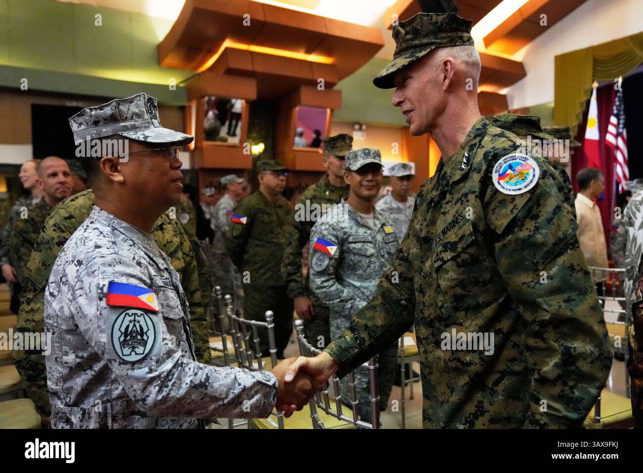 US marines Lieutenant General James Glynn, commander of the US marines ...