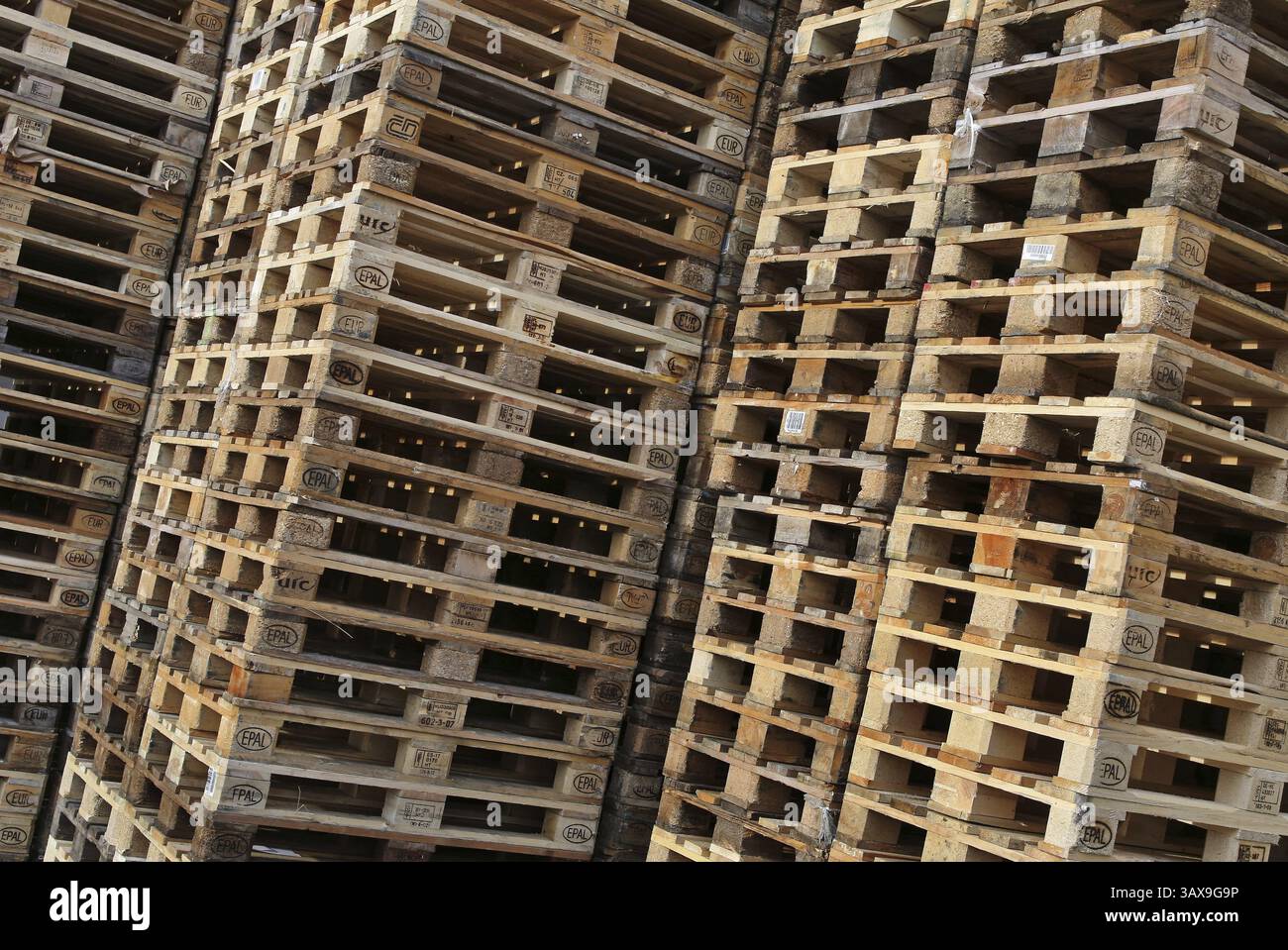 Logistics boom hi-res stock photography and images - Alamy