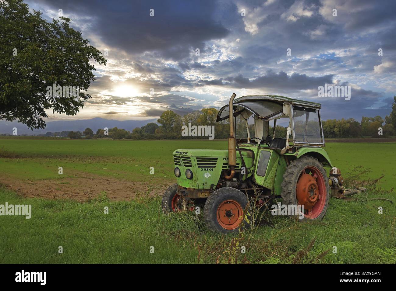 Deutz tractors hi-res stock photography and images - Alamy