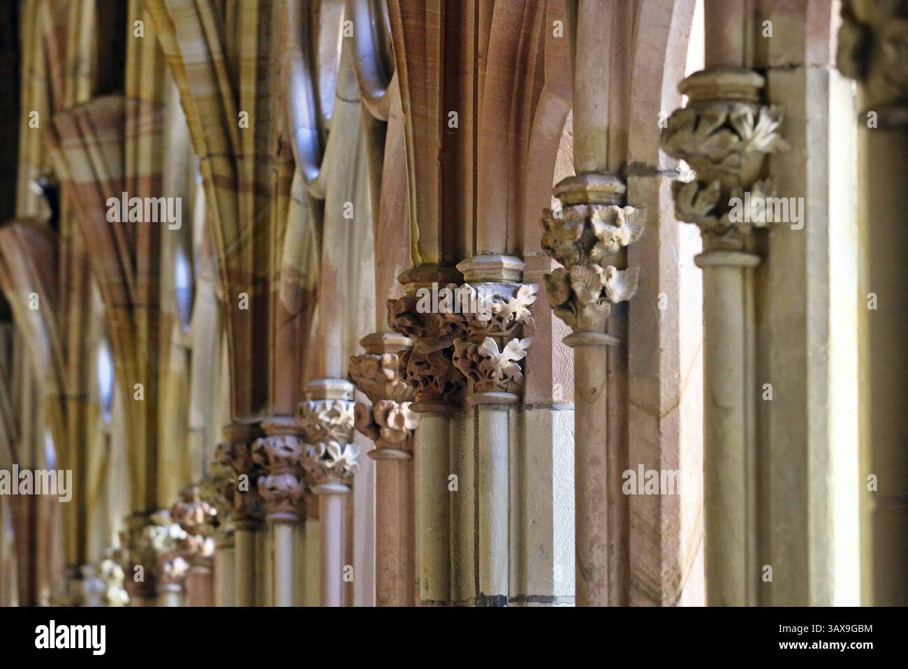 Cloister walkway hi-res stock photography and images - Alamy