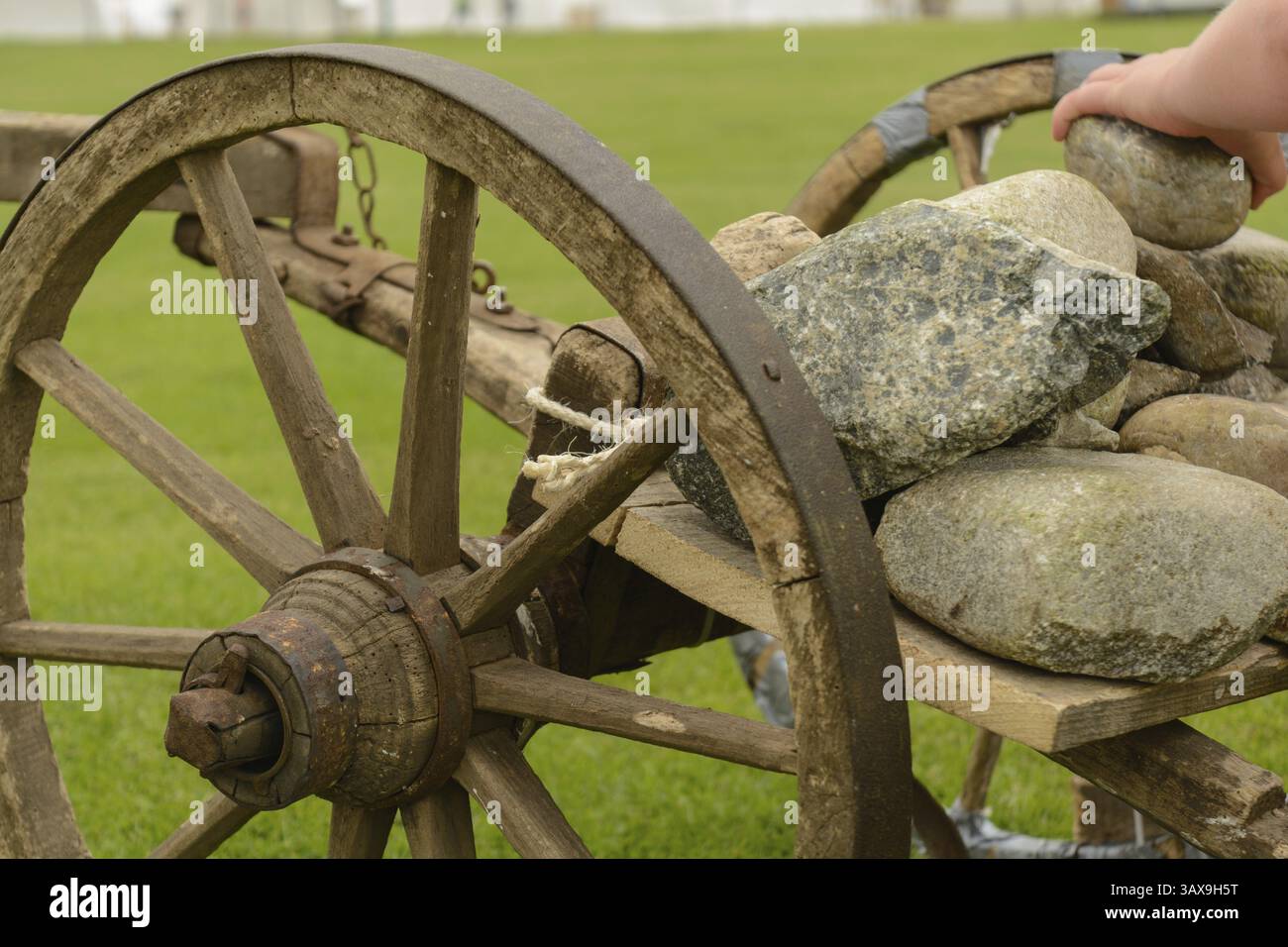 Loaded onto horse drawn carriages hi-res stock photography and images ...