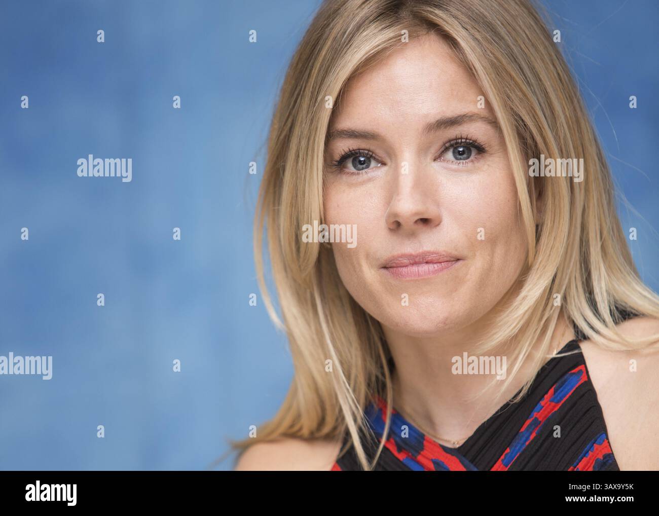 Layer cake sienna miller hi-res stock photography and images - Alamy