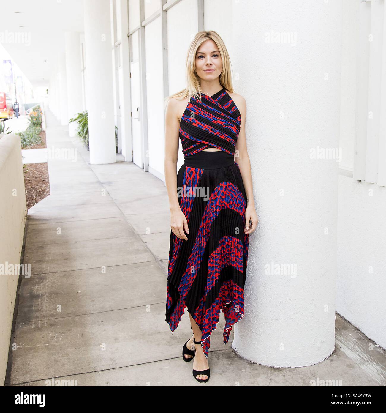 Layer cake sienna miller hi-res stock photography and images - Alamy