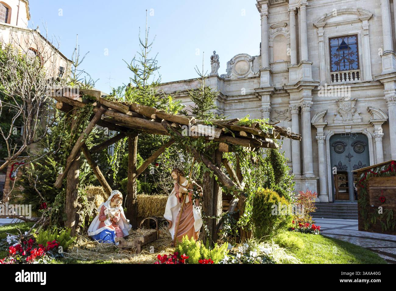A typical Italian nativity scene next to the cathedral Stock Photo - Alamy
