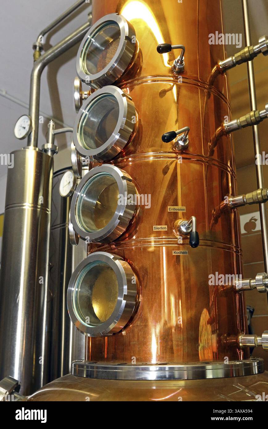 Distillations hi-res stock photography and images - Alamy