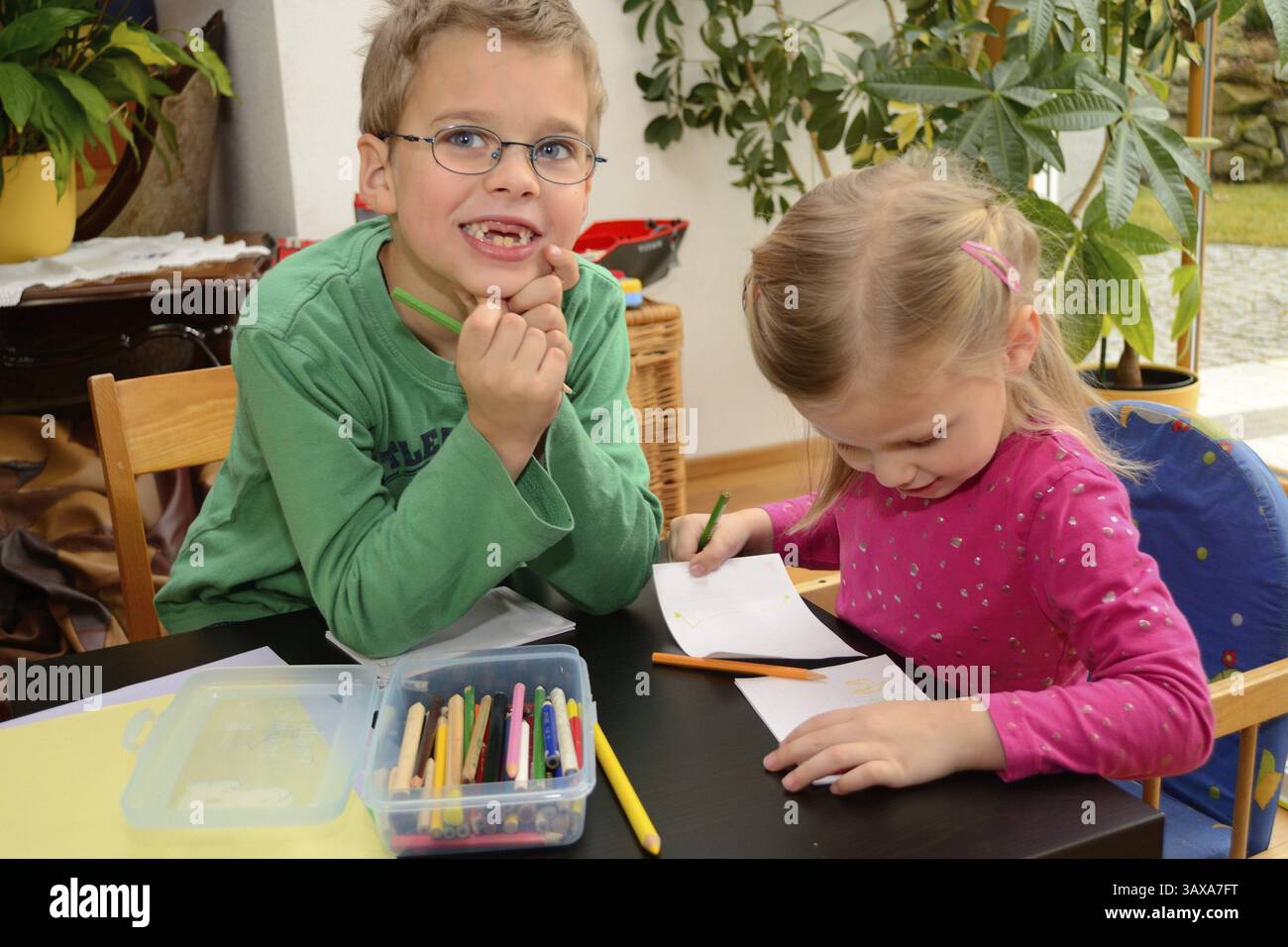 Two children drawing Stock Photo - Alamy