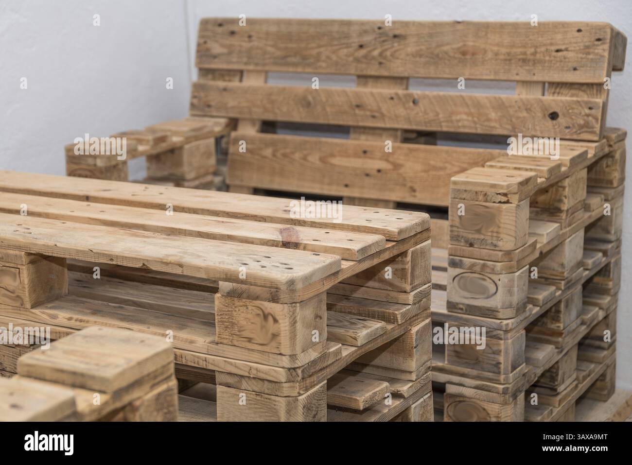 Rustic and rustic furniture made from wooden pallets - sustainability ...