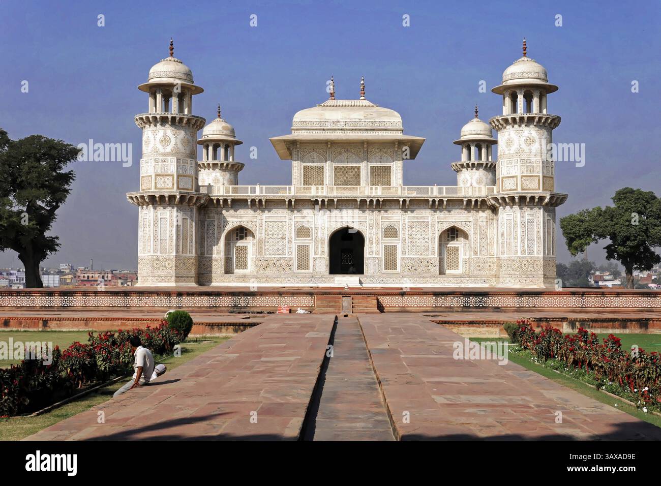 Mausoleum of Itimad-ud-Daula with garden, Tomb, Agra, Uttar Pradesh ...