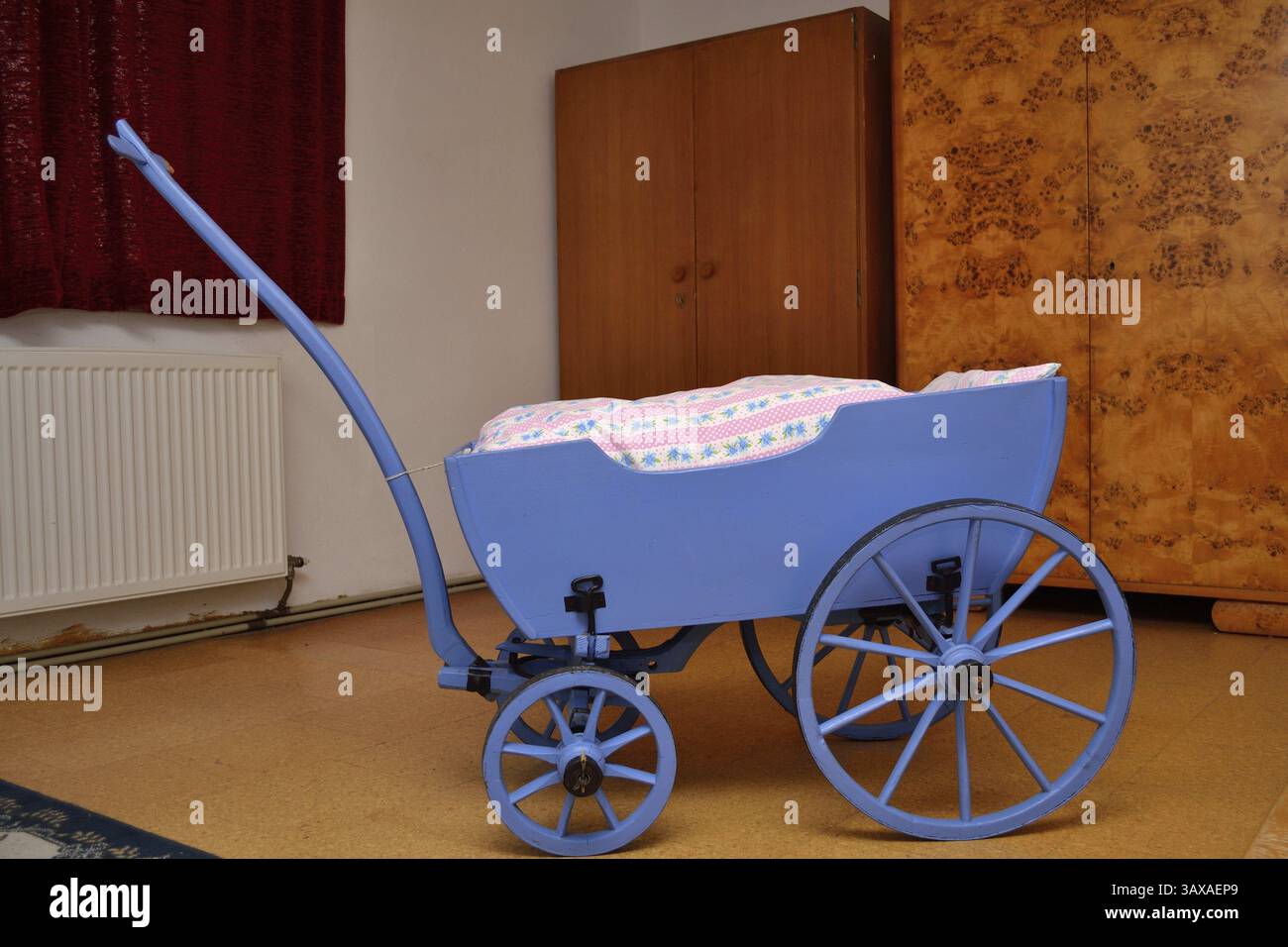 Historic vintage pram Stock Photo - Alamy