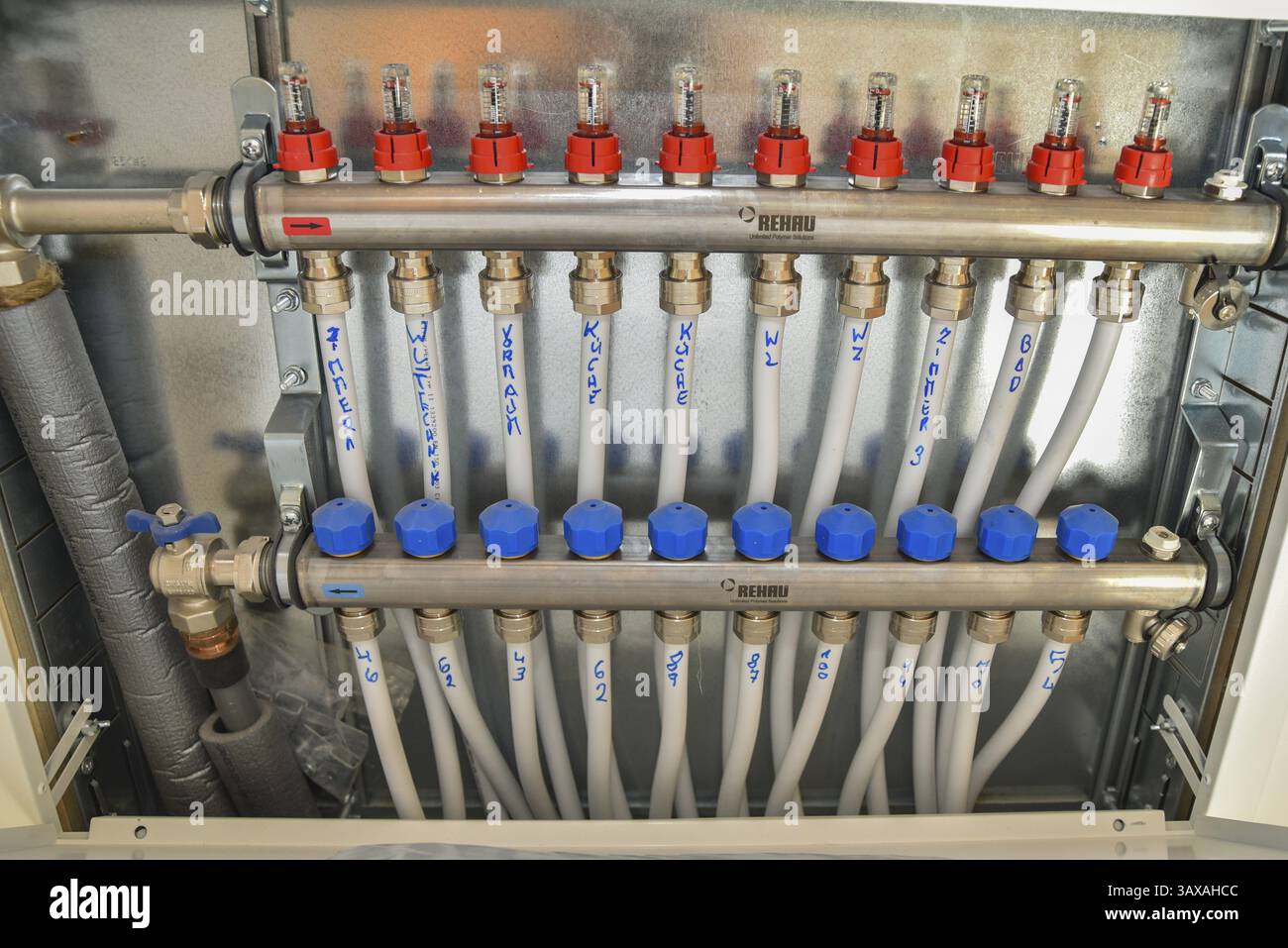 Room temperature control of the underfloor heating - control with valve ...