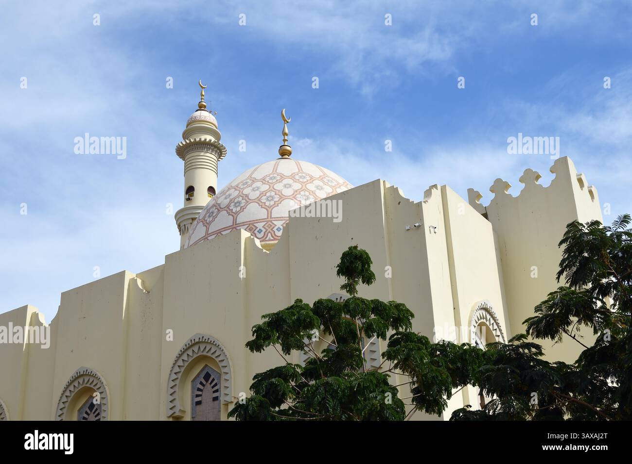 Muscat, Oman - april 01, 2025: Modern mosque in Muscat. Sultanate of ...