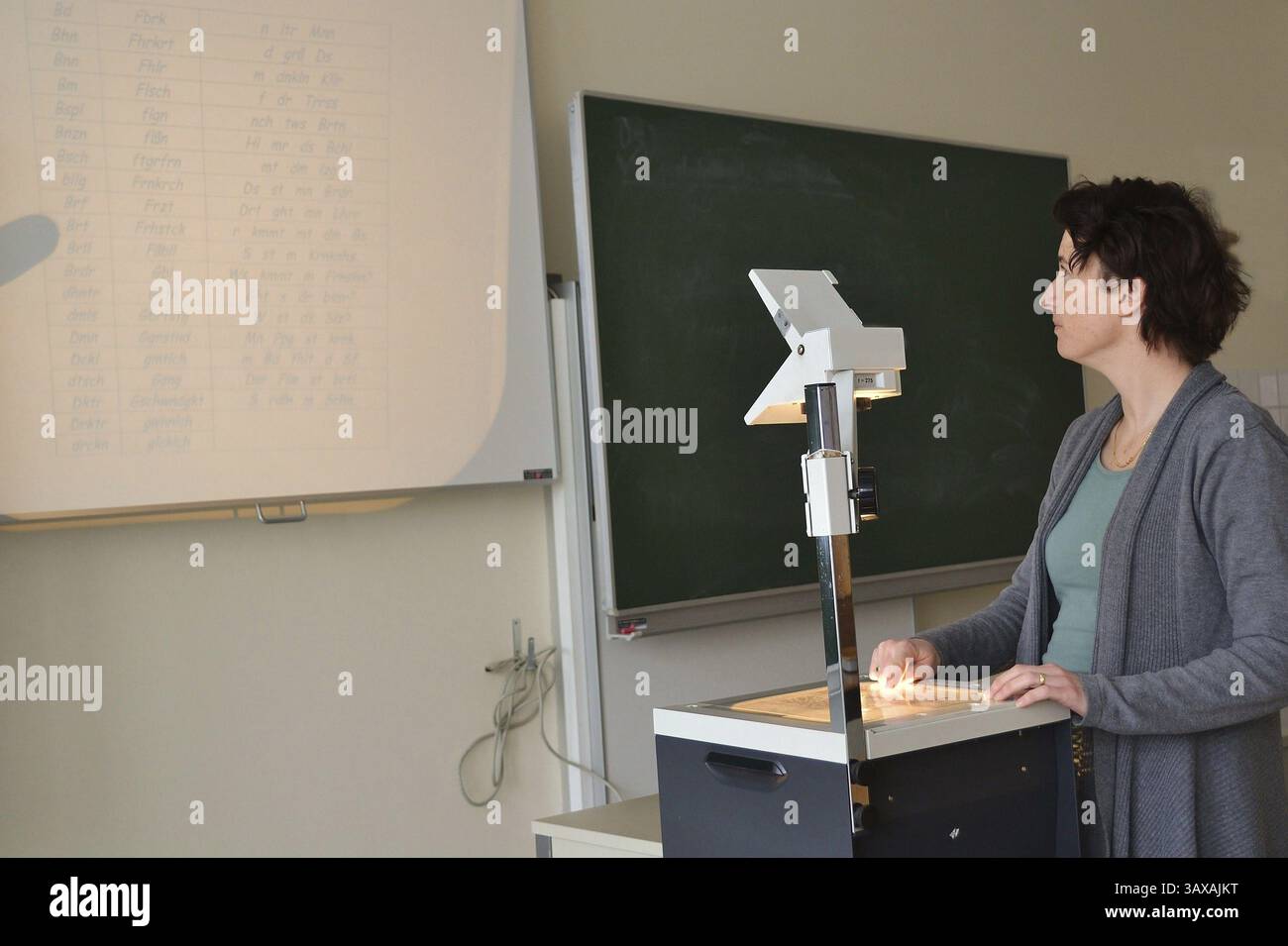 Class teacher overhead hi-res stock photography and images - Alamy
