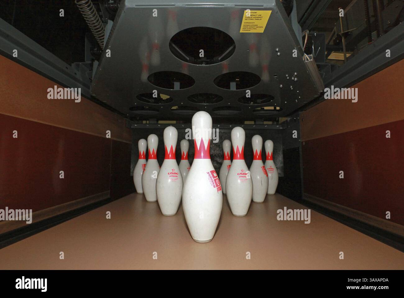 Bowling alleys aim hi-res stock photography and images - Alamy