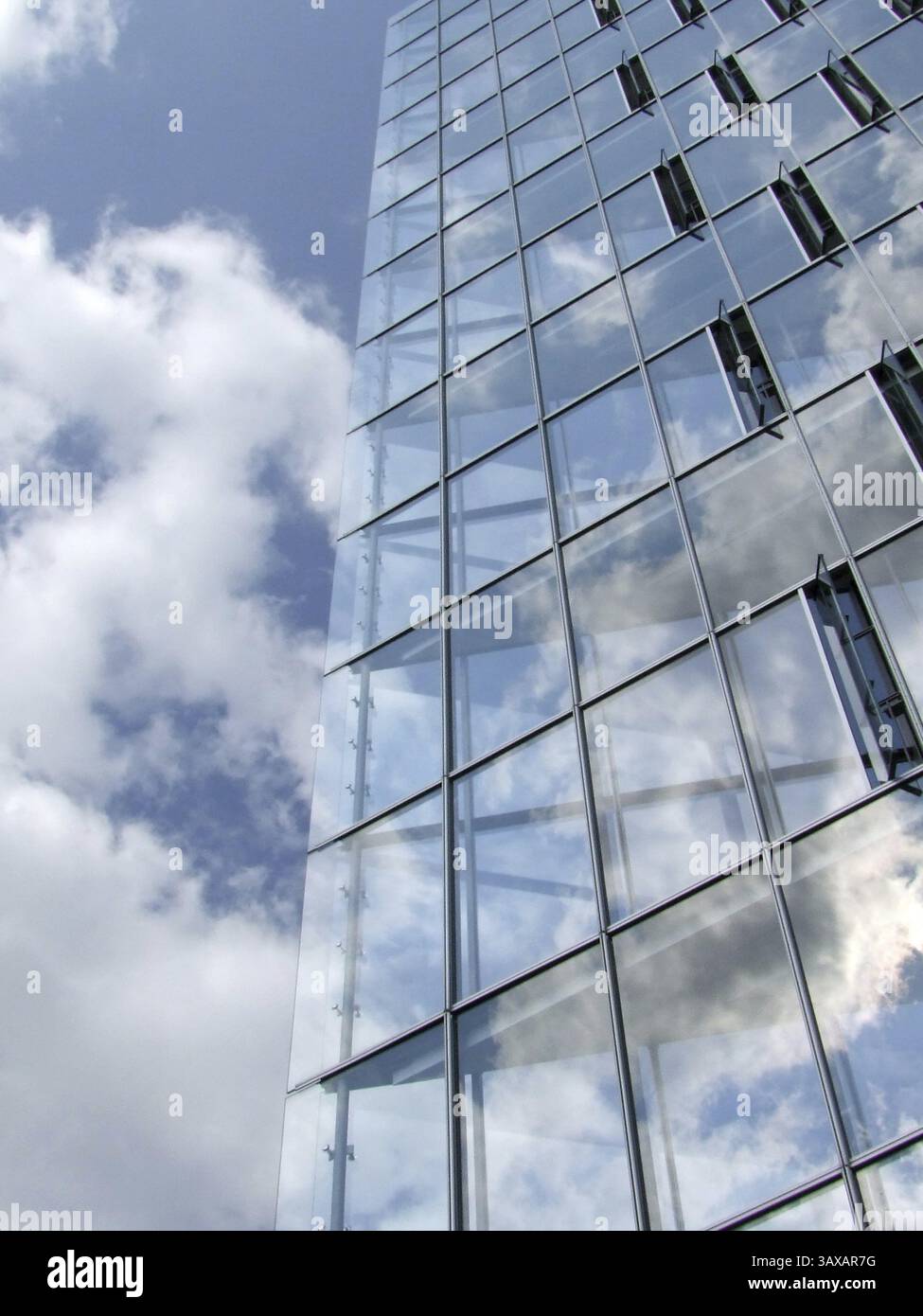 Modern futuristic glassed office building hi-res stock photography and ...