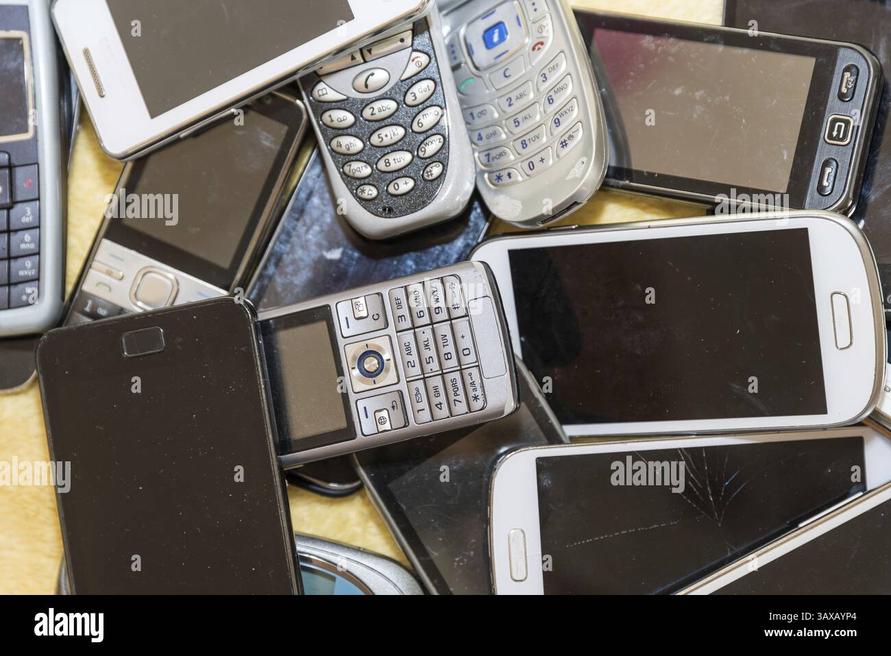 Used mobile phone collection for environmental protection - recycling ...