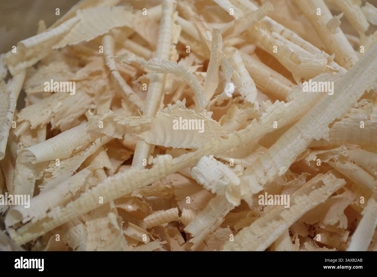 Natural material wood chips Stock Photo - Alamy