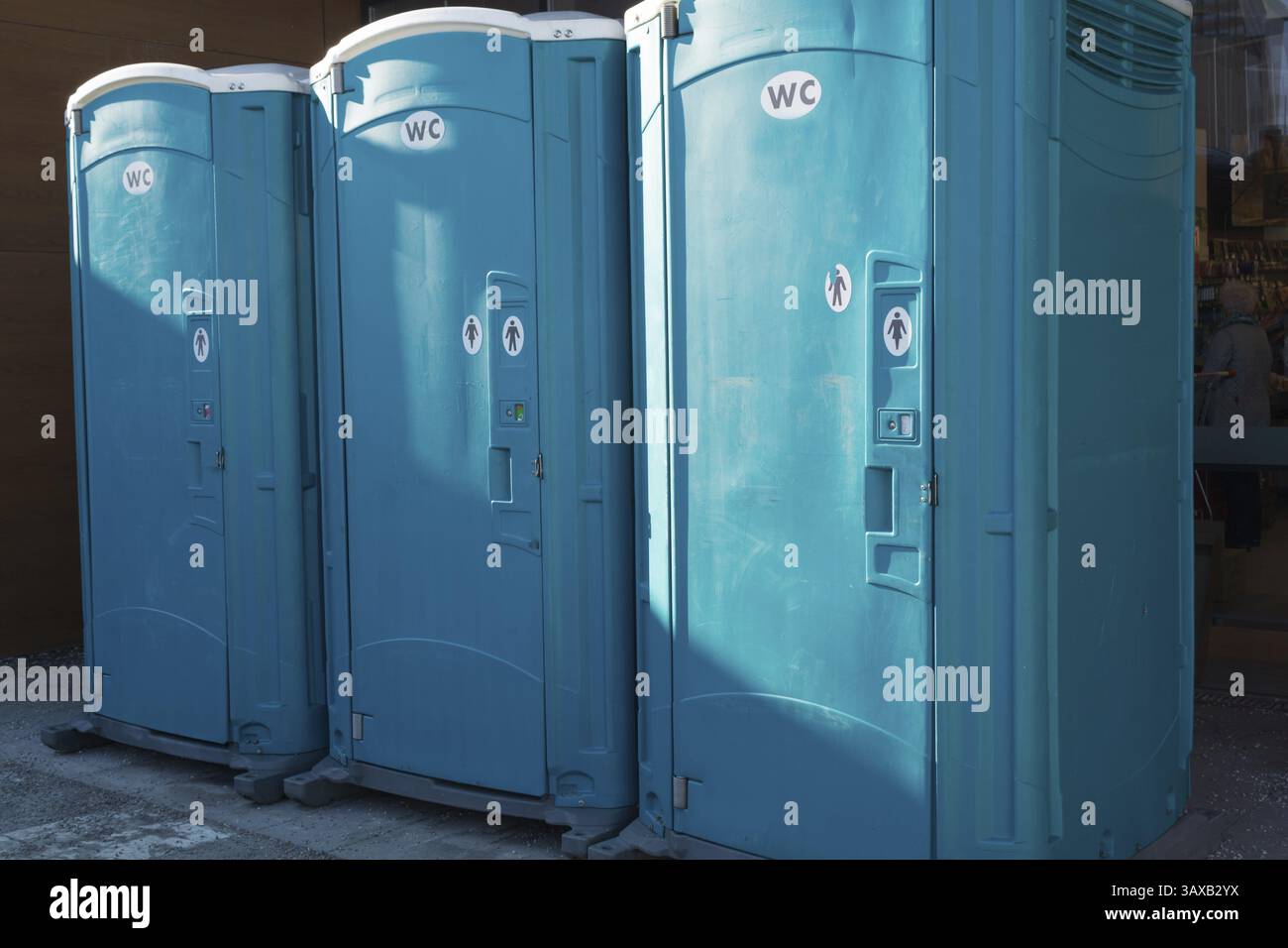 Construction site toilet facilities hi-res stock photography and images ...