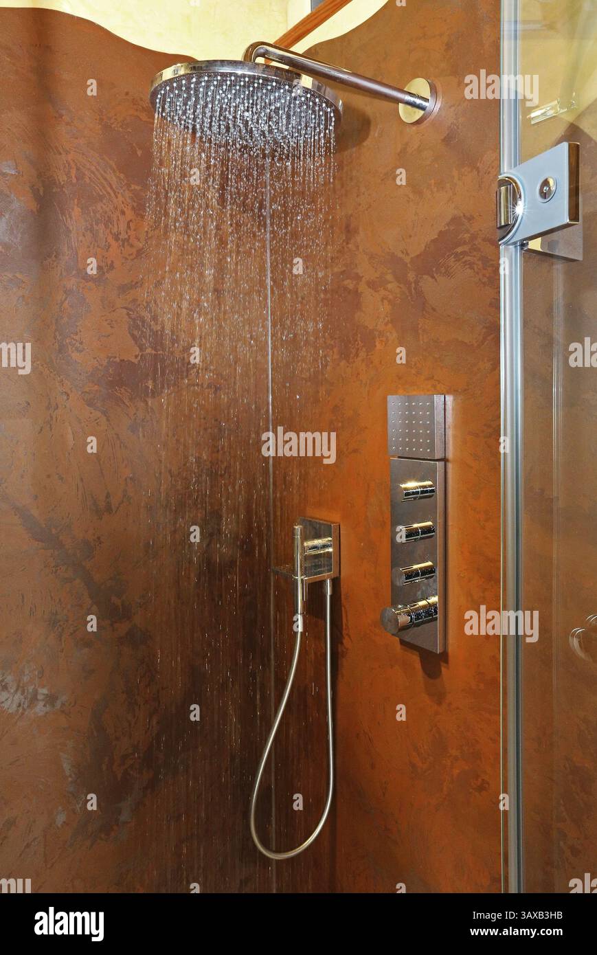 Shower baths hi-res stock photography and images - Alamy