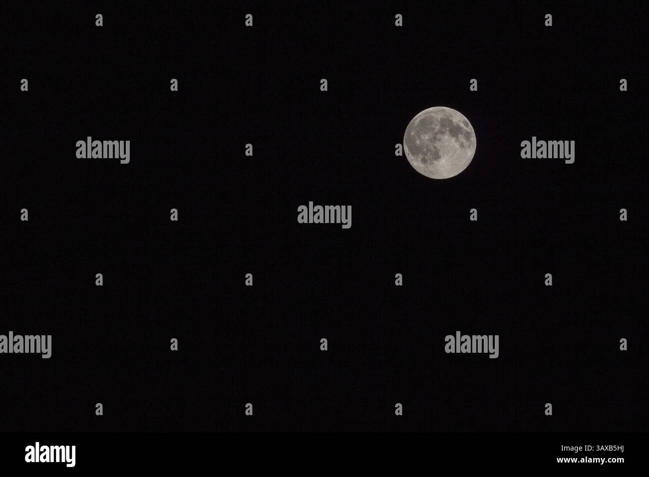 Silver full moon isolated hi-res stock photography and images - Alamy