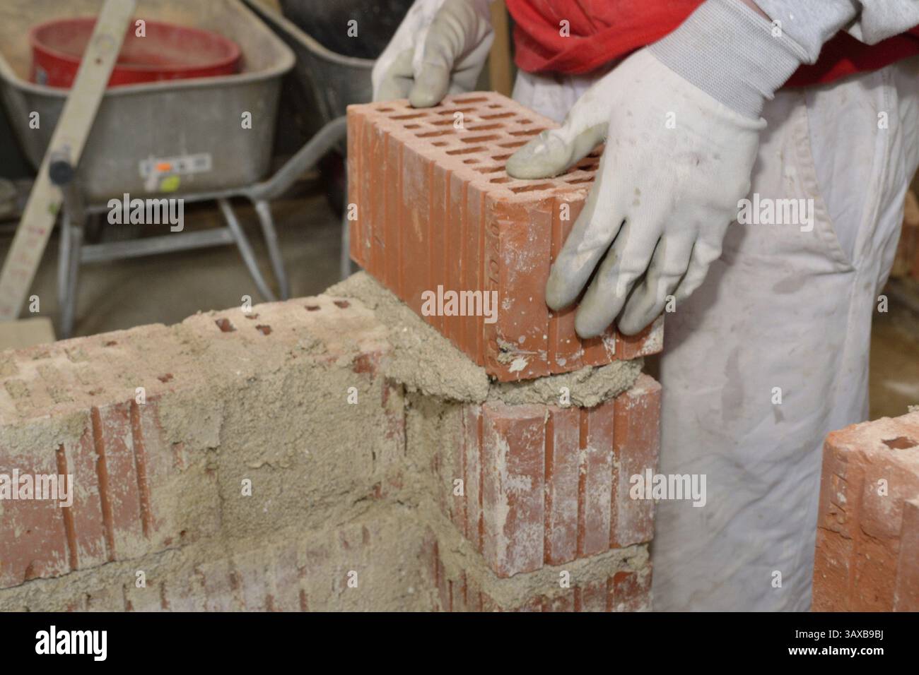 One bricklayer hi-res stock photography and images - Alamy