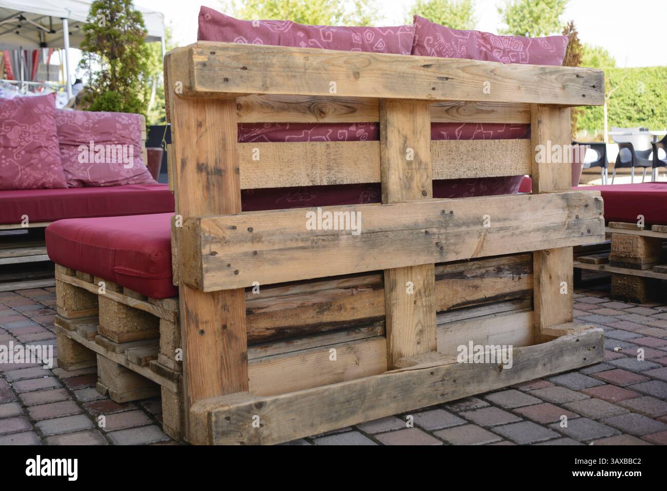 Rustic seating set and solid wood furniture made from pallets ...